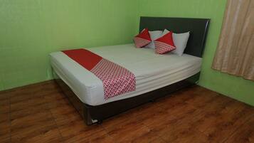 Quarto casal standard | Escrivaninha, espaço de trabalho para notebook, Wi-Fi de cortesia