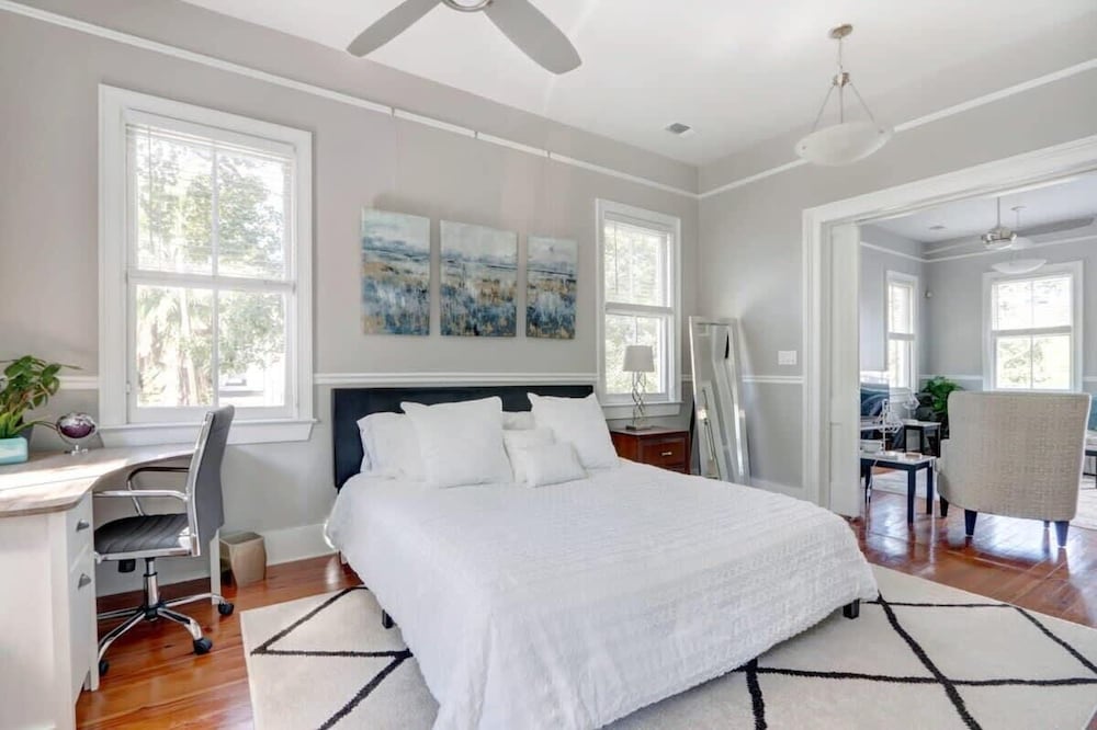 Historic 1800's Condo, Forsyth | Dog-friendly! - Savannah, GA