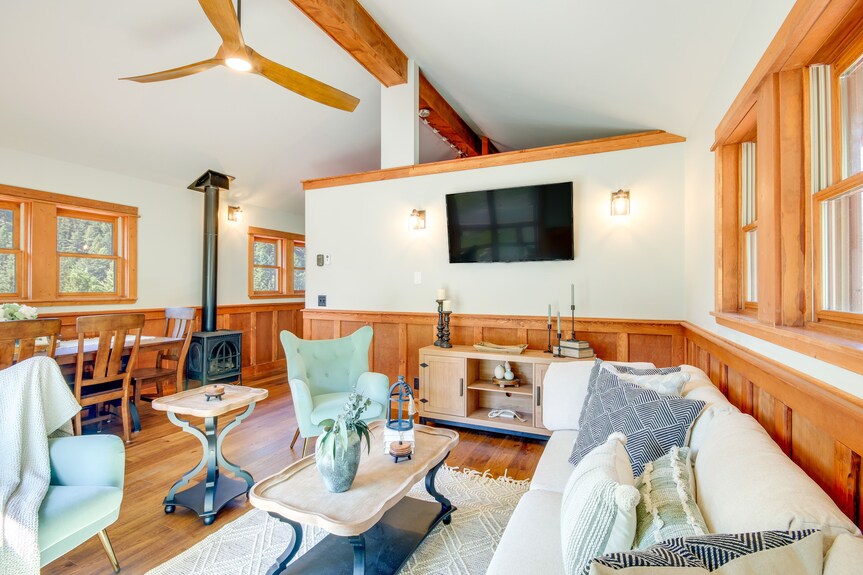 Secluded Livingston Retreat W/ Deck + Fire Pit! - 파크 카운티