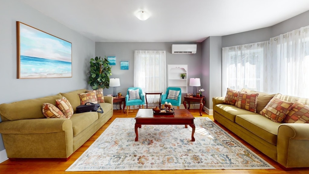4 Wolfville's Dt Core | Two Queen Bds+ Sofa Bed - Wolfville