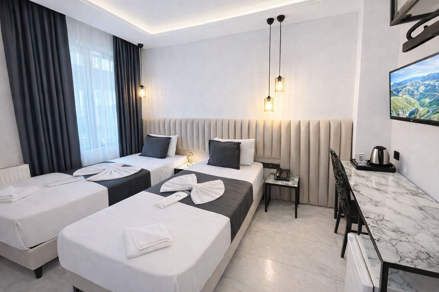 Quarto Twin Deluxe | Roupa de alta qualidade, minibar, secretária 