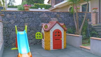 Área de recreio para crianças (ao ar livre)