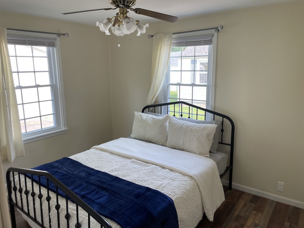 The Fan Cave - Minutes From Notre Dame! - South Bend, IN