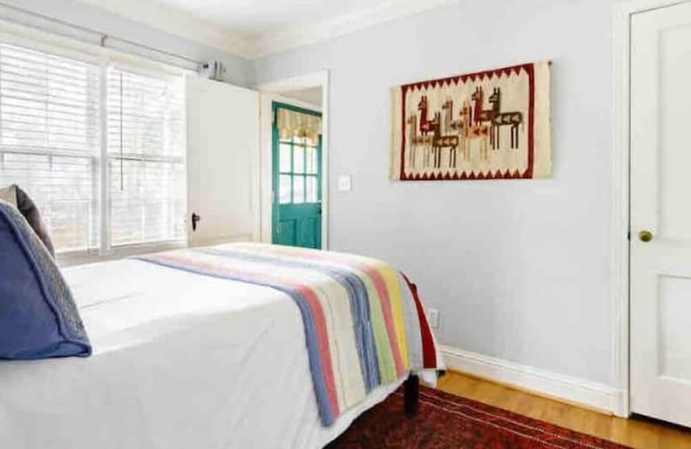 Atlanta Llama Luxury Cottage - Atlanta, GA