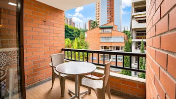 Apartamento, Vista para a cidade | Varanda