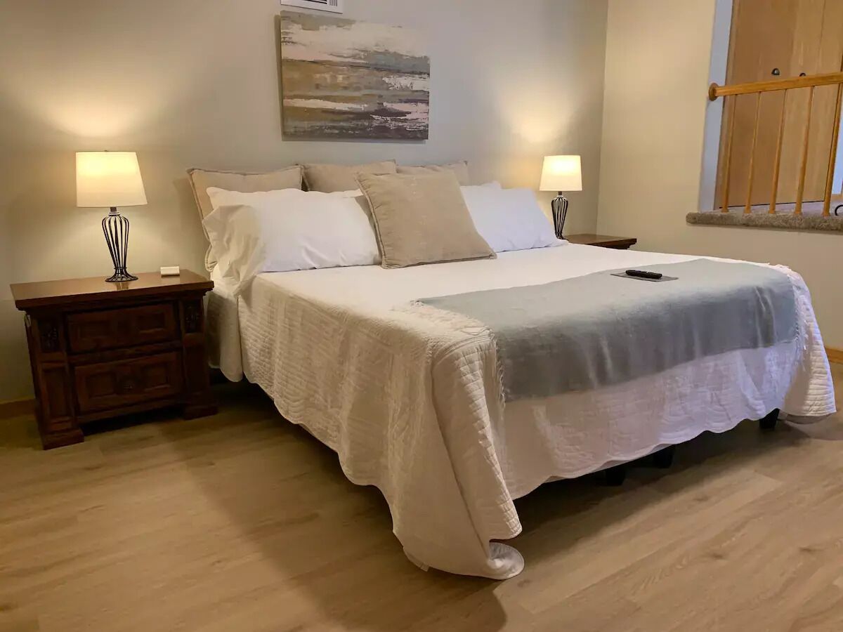 Clean, Spacious, Tastefully Decorated 3 Bedroom 2 Bathroom Luxury Penthouse Apt - Escanaba, MI