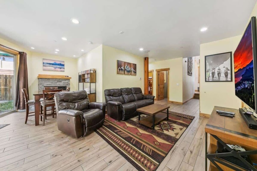 Echoview Lodge: Hot Tub, Game Room, Mountain Views - South Lake Tahoe, CA