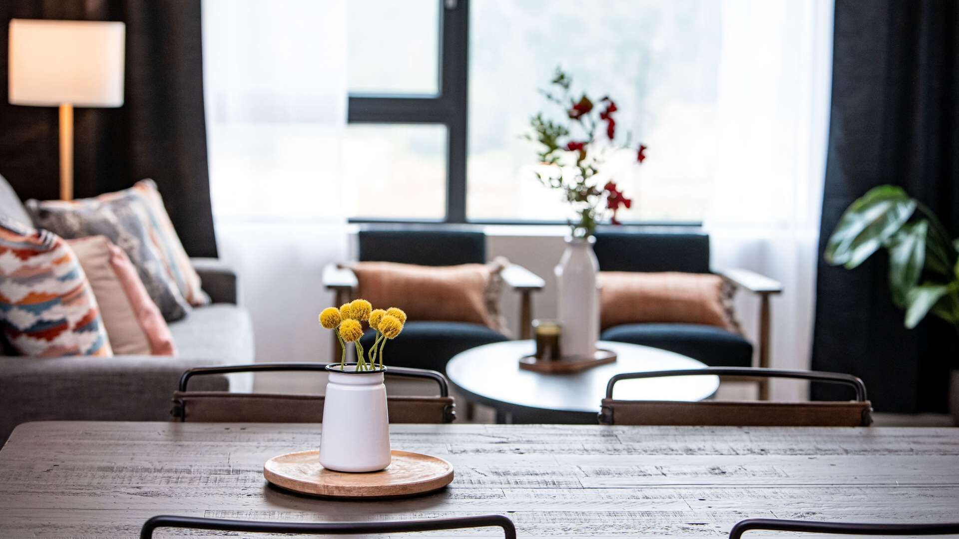 Condo With Hot Tub - The Monashee House - Alberta