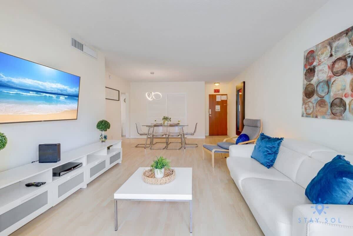 Paradise Retreat: Near Beach, Casino, And More - Hollywood, FL