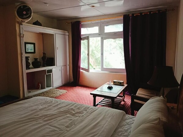 Quarto Duplo ou Twin Deluxe | Quartos insonorizados, ferro/tábua de engomar, Wi-fi grátis