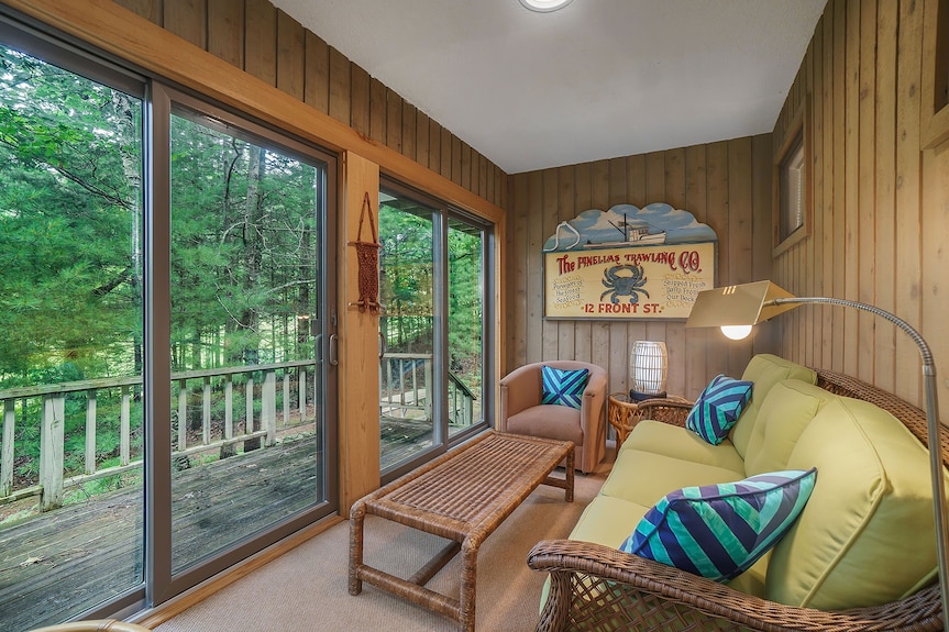 Single-level Condo With A Full Kitchen, & Washer/dryer - Glen Arbor, MI