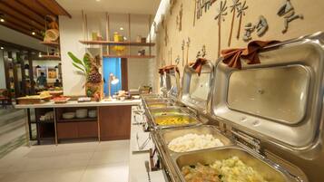 Café da manhã com buffet grátis todos os dias