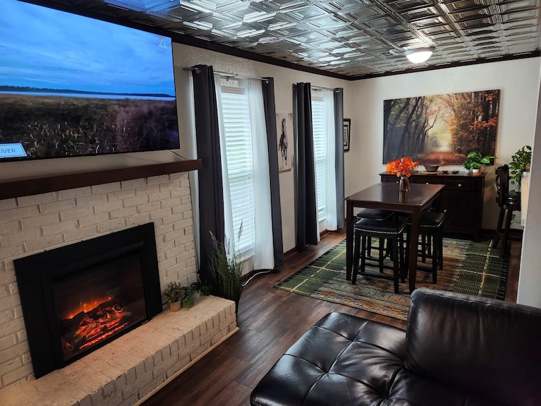 Captain's Quarters-highly Rated 2.5 Mi. Tocapital! - Tallahassee, FL