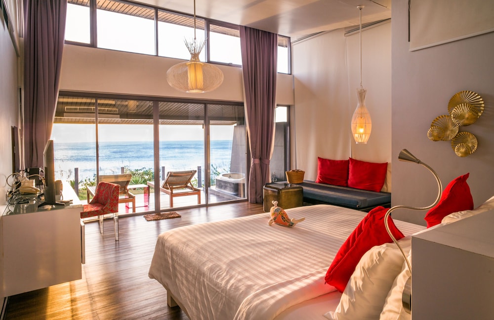Houben Is A Private Boutique With Sea-view Rooms Graciously Perched On A Cliff. - Krabi