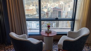 Twin Room City View | Cofres nos quartos, Wi-Fi de cortesia, roupa de cama