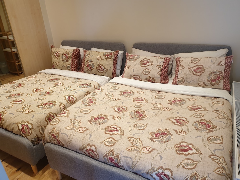 London Luxury 4 Bedroom With 4 On Suite Bathrooms And Free Parking Close To Tube - Stratford