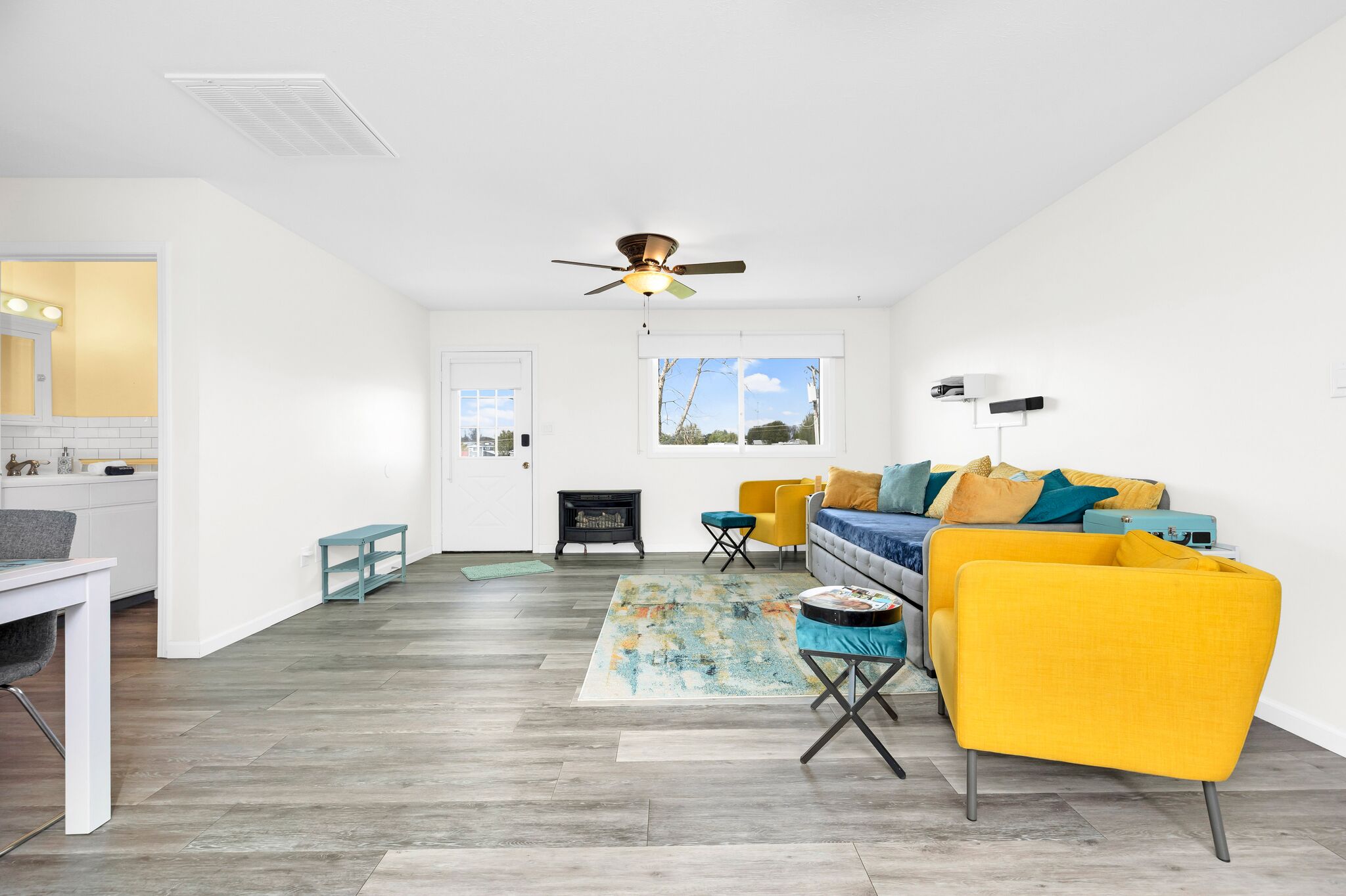 Updated Home On 2/3 Acre W/ Hot Tub And Boat Dock! Walk To 3 Bars/eateries - オハイオ州