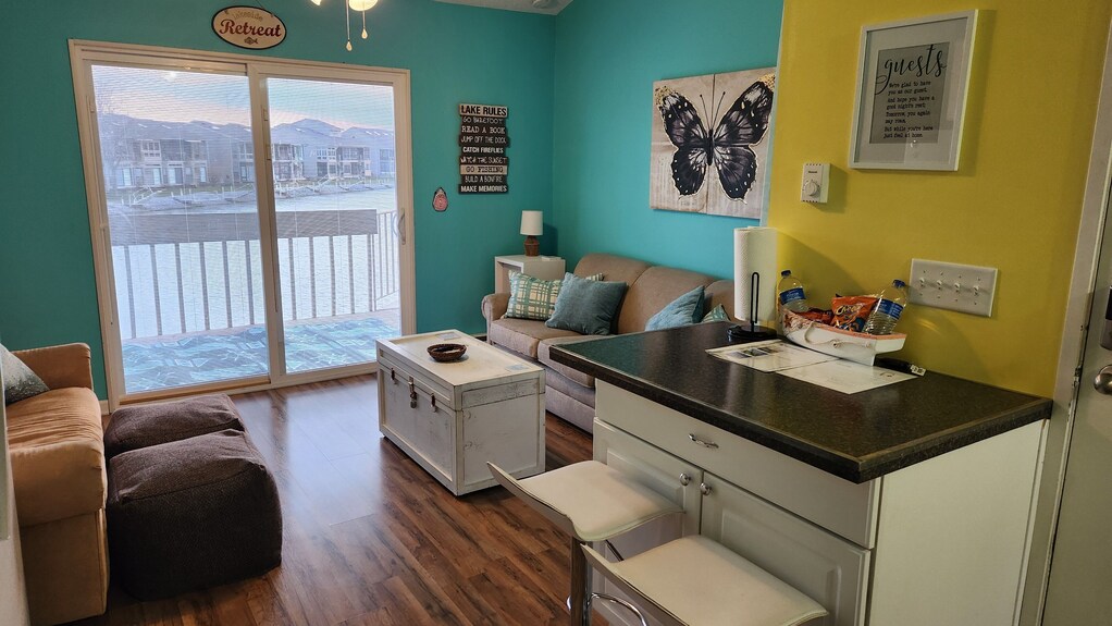 Gorgeous Waterfront Balcony View & Boat Dock On The Shores Of Lake Erie - Ohio