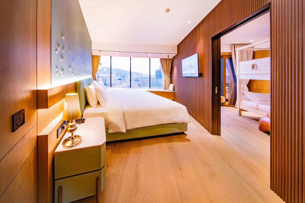 Suite Familiar, 1 quarto, pátio, vista para o lago | Quarto temático para crianças