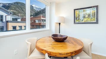 Apartamento em Condomínio Fechado, 2 quartos | Restaurantes