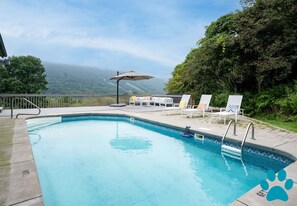 Mountain Views, Hot Tub, Spa, Fire Pit, Game Room Reviews, Deals ...