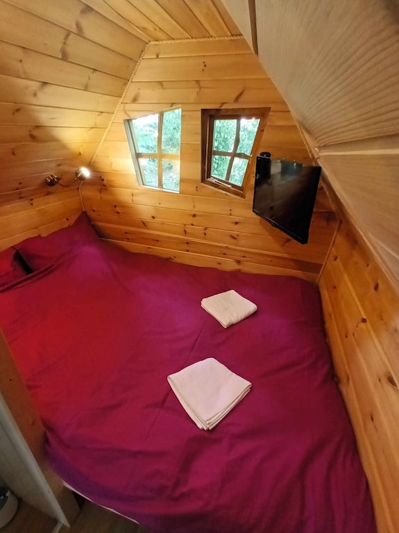 Petite Cabane Féérique Dans La Campagne - Nord