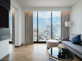 Edredões de penas, minibar, secretária, quartos insonorizados 
