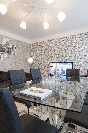 Apartamento Deluxe | Sala de estar | Leitor de DVD 