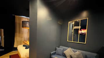Suíte conforto | Área de estar | TV de tela plana 177 cm com canais digitais, Netflix