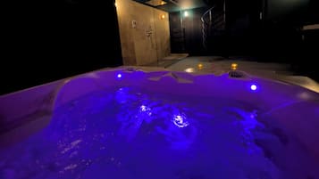 Suite de Luxo | Banheira de hidromassagem privativa