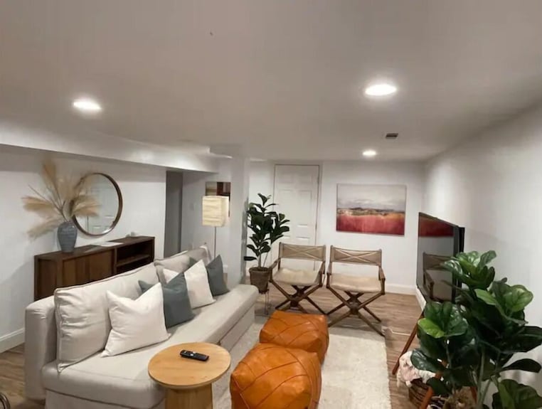 Upscale, Full Kitchen, 2-bedroom Apt - Fairfax