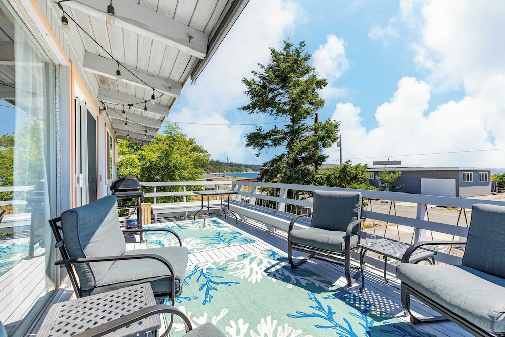 Totally Beachin' Getaway By Avantstay Waterfront - Port Townsend, WA