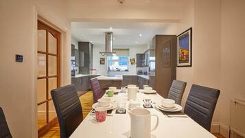 Casa | 5 quartos, internet de alta velocidade