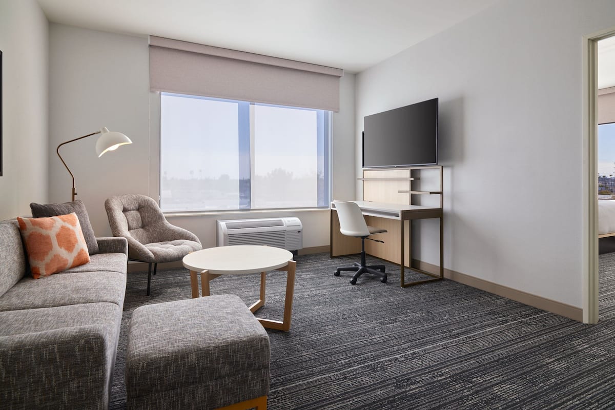 TV de tela plana 40 polegadas com canais via satélite