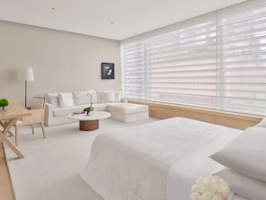 Quarto Deluxe, 1 cama king-size, Vista para a cidade (Larger Guest room) | Vista do quarto
