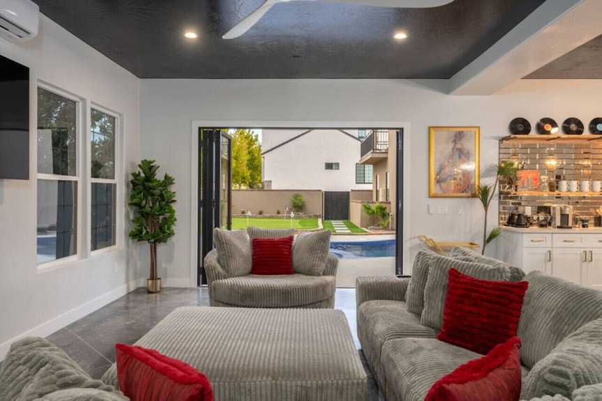 Amazing New Home With Trailer Parking, Large Pool And Spa. Even Has A Mini Golf Area! - Washington, UT