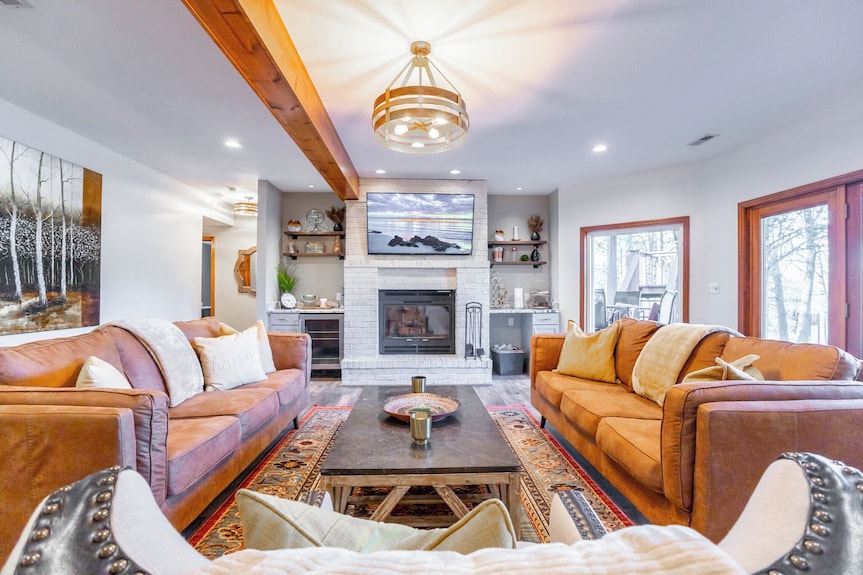 Beautiful Luxury Home On Water - Innsbrook, MO