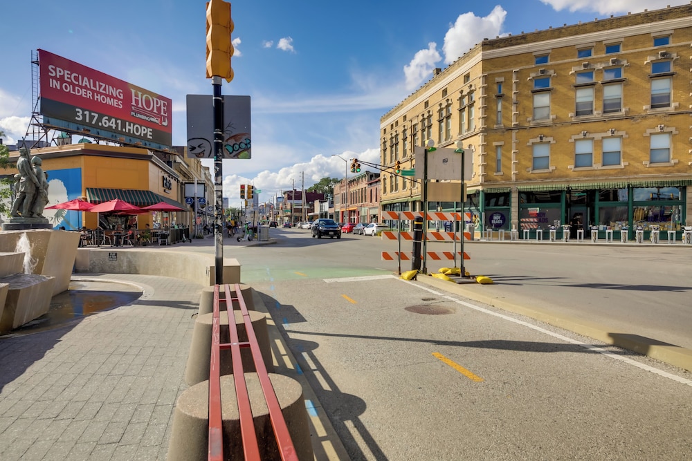 Indianapolis Home W/ Porch - Close To Mile Square! - Kota