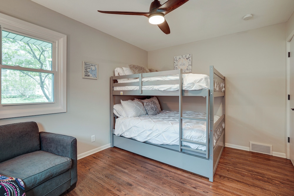 Pet-friendly Minneapolis Home ~ 8 Mi To Downtown! - Eden Prairie, MN