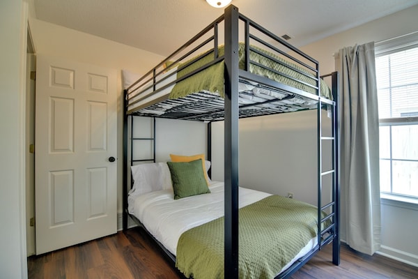 Shelby Farms Greenline Access: Modern Cordova Home - Adventure River, Memphis