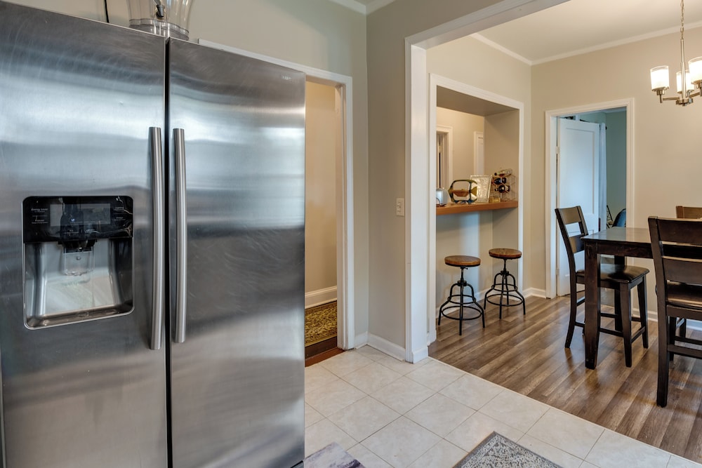 Atlanta Vacation Rental ~ 3 Mi To Downtown! - Atlanta, GA