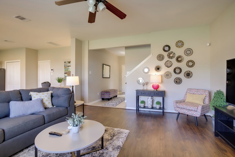 Pet-friendly Tomball Home ~ 8 Mi To Burroughs Park - Stagecoach, TX