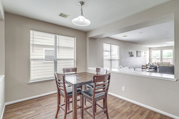 Spacious Houston Home W/ Pool Access, Fenced Yard! -