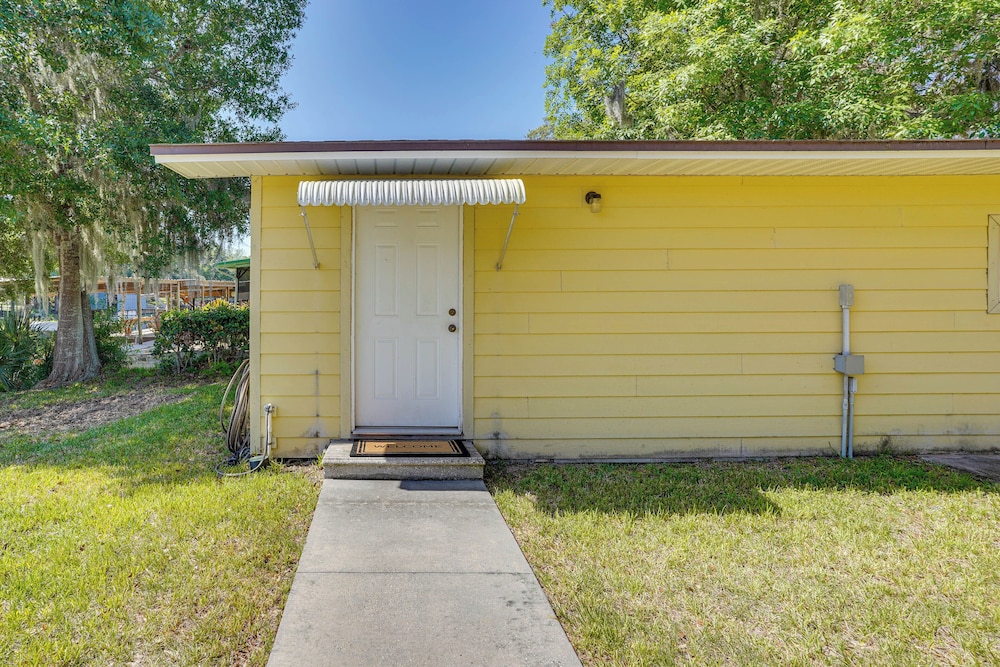 Dock & Grill: Waterfront Florida Vacation Rental! - Lakeshore, FL