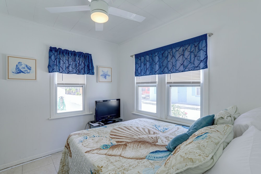 Cozy Indian Rocks Beach Cottage: Steps To Seawall! - Indian Rocks Beach, FL