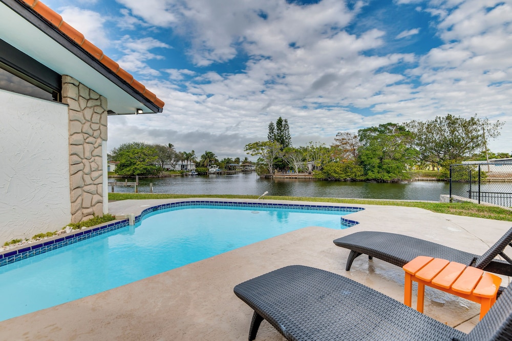 Cocoa Beach House On Banana River: Walk To Ocean! - Cocoa Beach, FL