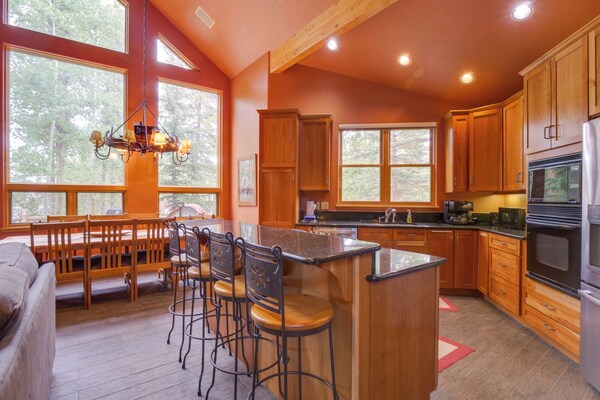 Hot Tub & Ski Shuttle: Rustic Breckenridge Retreat - Breckenridge, CO