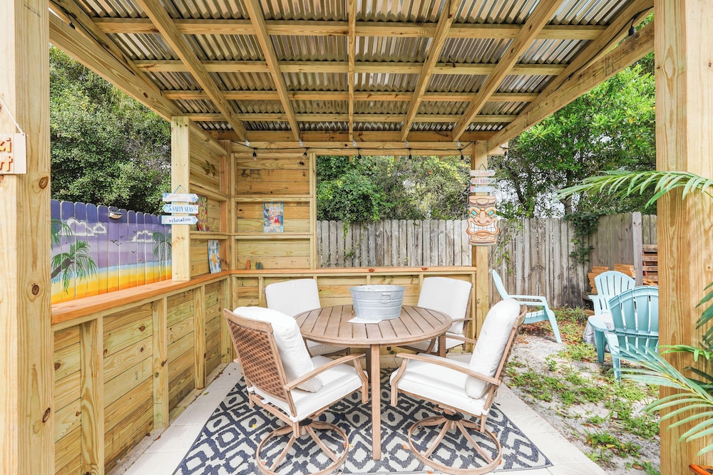 Breezy Pcb Vacation Rental W/ Lanai, Walk To Ocean - Panama City Beach, FL