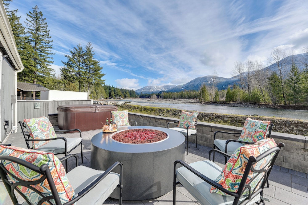 Riverfront Home W/ Deck, Near Mount Rainier! - Mount Rainier National Park