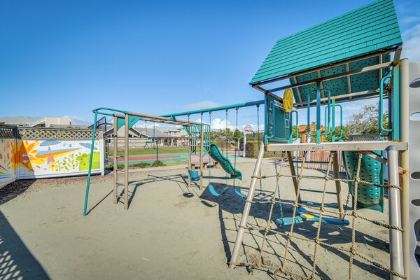 Westport Vacation Rental: Walk To Beach! - Westport